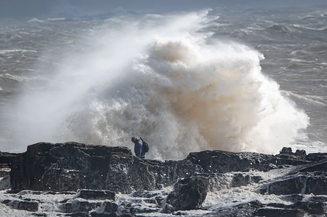 Storm Amy Batters UK with 90mph Gusts as Thousands Lose Power - My ...